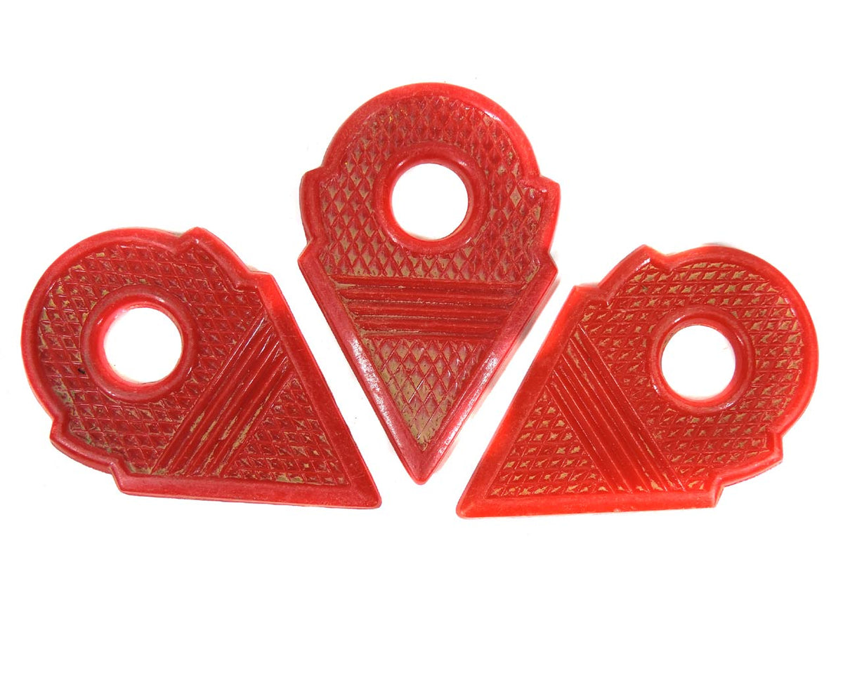 3 Plastic Talhakimt Red Pendants – Africa Direct